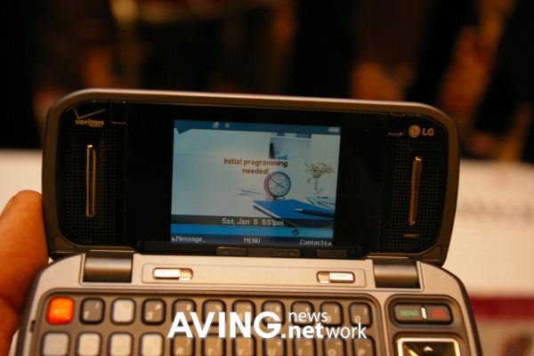 LG electronics to showcase its stylish and innovative mobile phone 'enV'