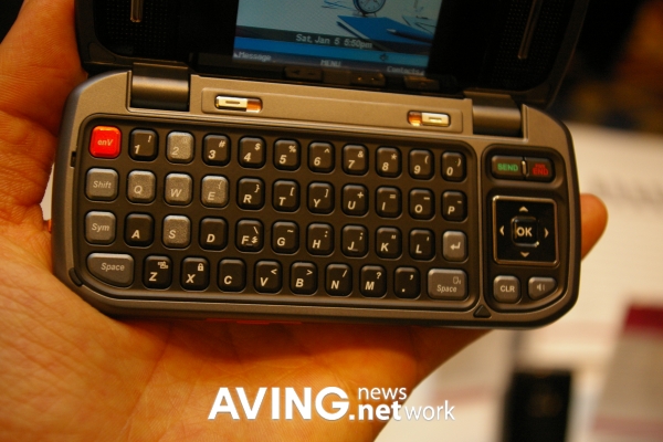 LG electronics to showcase its stylish and innovative mobile phone 'enV'