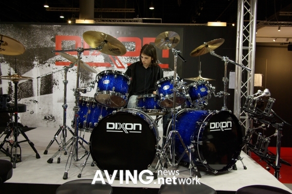 [Global Music World]DIXON to present its drum sets