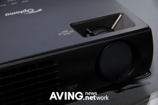 Optoma introduces its new ultra-portable digital projectors