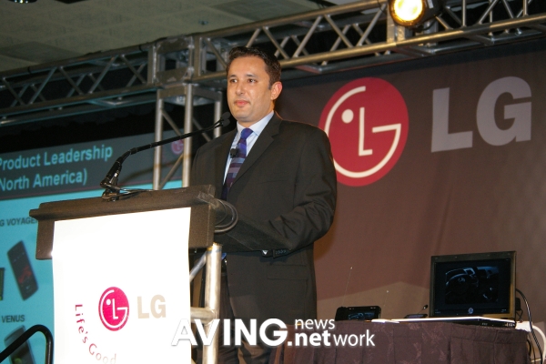 LG to showcase its stylish and innovative mobile phones at CES 2008