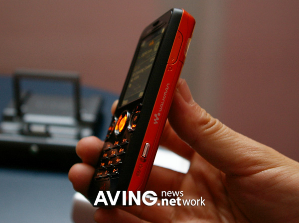 [3GSM Review-Sony Ericsson] Quad-band EDGE phone 'W610'