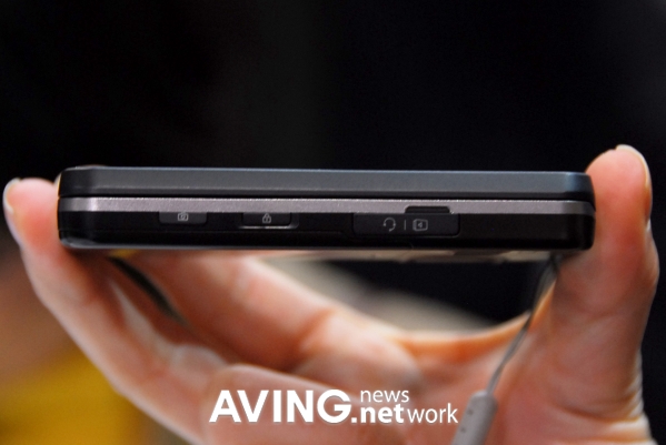 LG unveiled its new touch phone 'KF700' at MWC 2008