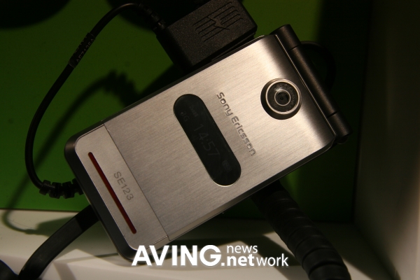 Sony Ericsson to launch a clamshell phone 'Z770' optimized for the web