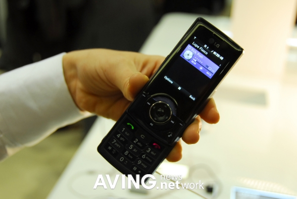LG to unveil its professional music phone 'KM500'