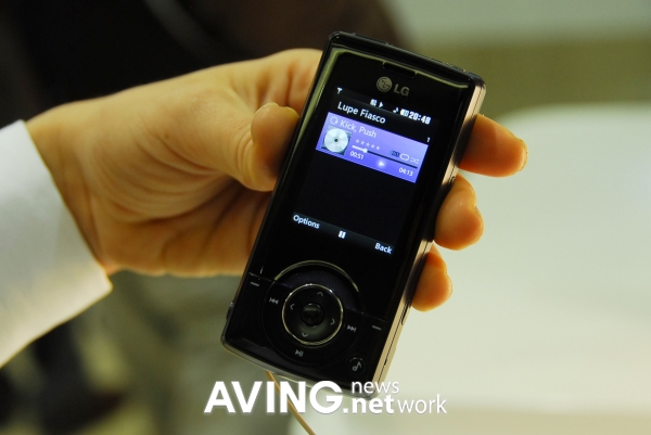 LG to unveil its professional music phone 'KM500'