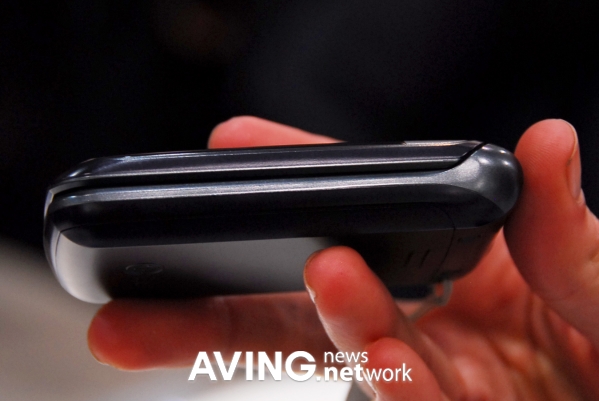 LG to present its new low-end clamshell phone 'KP230'