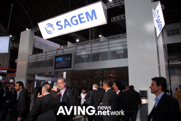 SAGEM to unveil its 11mm-thick colorful HSDPA phone 'my750X'