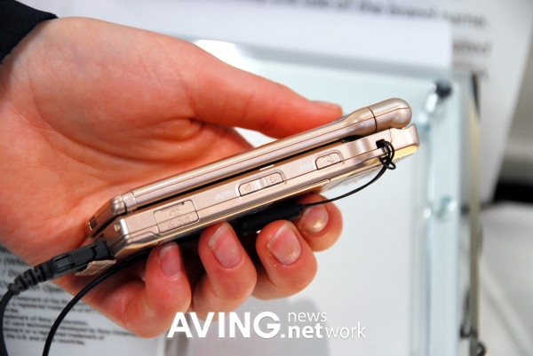 Panasonic to unveil its VIERA handset 'P905i' based on LiMO platform