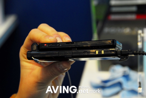 NEC to unveil its high-end camera phone 'N905i' based on LiMO