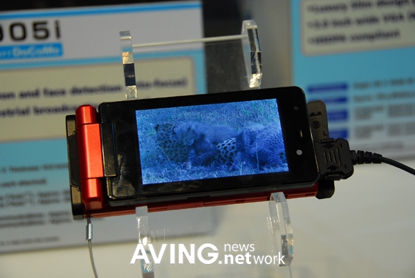 NEC to unveil its high-end camera phone 'N905i' based on LiMO