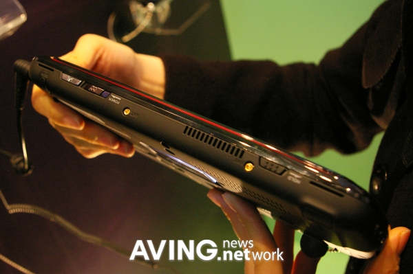 ASUS's 7-inch UMPC 'R70' with a built-in GPS receiver