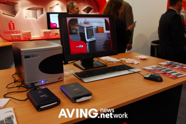 Iomega to announce its 3rd Gen. 'REV 120GB Backup Drive'