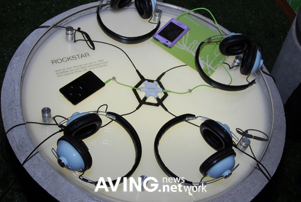 Listen to and share your iPod music with friends with Belkin's 'RockStar'