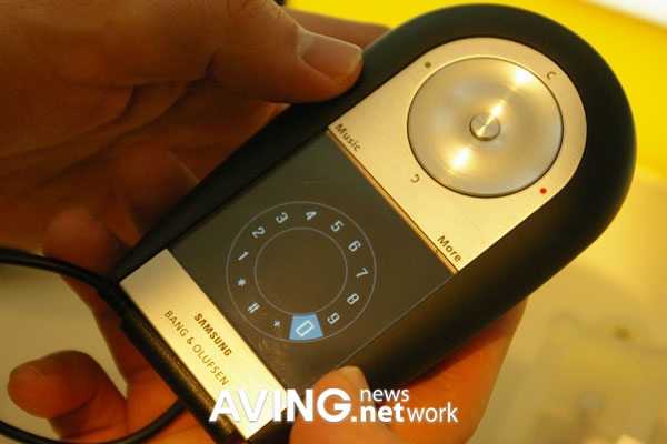 Samsung to showcase its high-fashion premium handset 'Serenata'