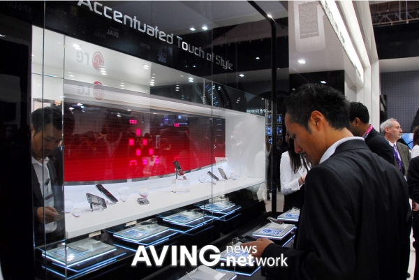 LG's slim slider 'KF510' with captivating look now available worldwide