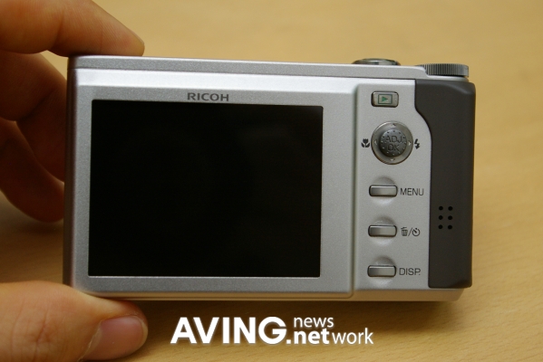 RICOH to release its 10M premium compact digital camera 'R8'