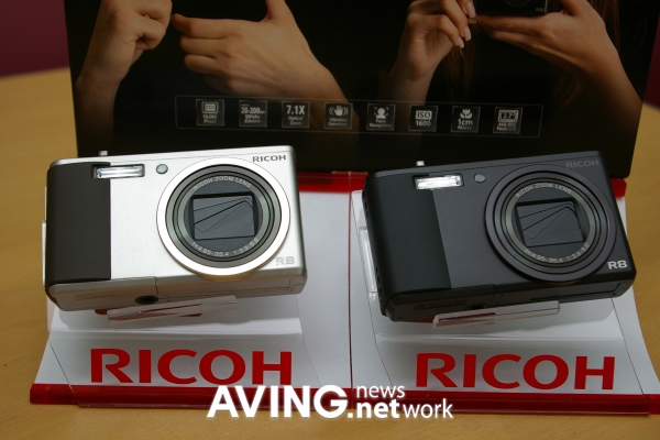 RICOH to release its 10M premium compact digital camera 'R8'