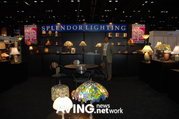 [Visual Tour] Splendor Lighting to display its Tiffany-style lamps