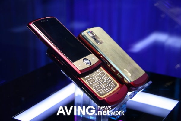 LG to unveil its 'Iron Man' version of Shine phone