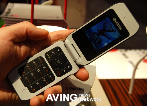 Kyocera to present its sporty CDMA handset 'Adreno S2400'