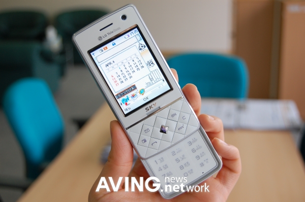 Sky to present its slider phone 'Quilt' featuring diamond patterns