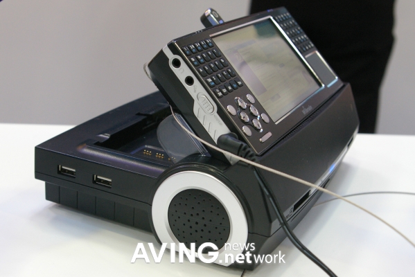 Wibrain UMPC 'B1' transforms into navigation and laptop