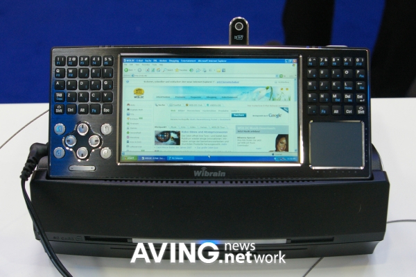 Wibrain UMPC 'B1' transforms into navigation and laptop