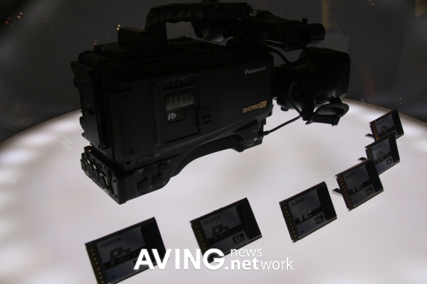 Fujifilm to introduce its new memory card format 'P2' in 16- and 32GB