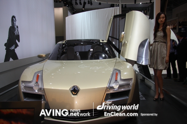 Renault to showcase its concept car 'Altica' powered by 2.0 Diesel engine