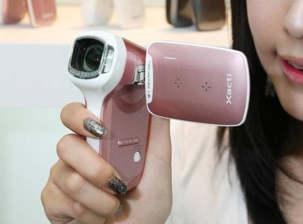 Sanyo to release its 9.1M movie camera 'Xacti VPC-CG9'