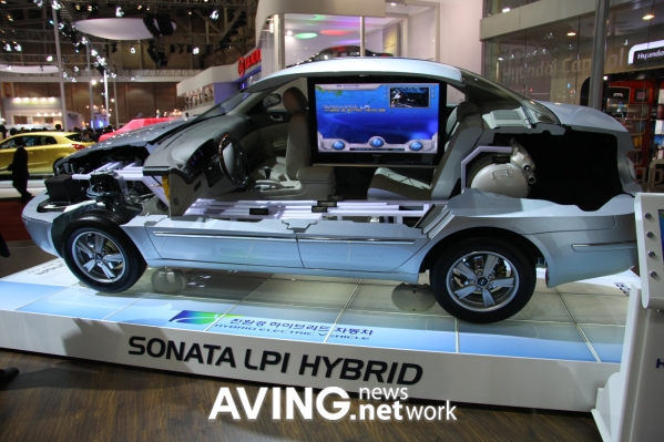 Hyundai to announce its rear-wheel drive sedan 'Genesis sedan' at the ...