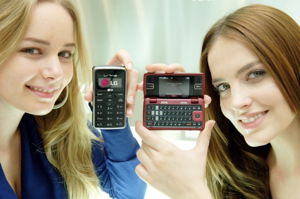 LG to release its latest qwerty phone 'enV2'