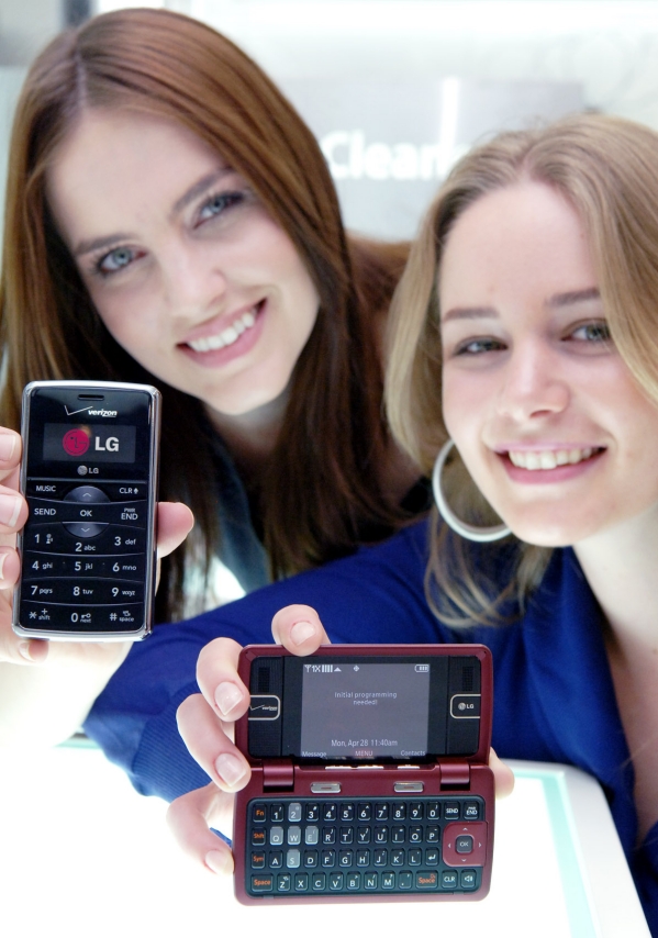 LG to release its latest qwerty phone 'enV2'