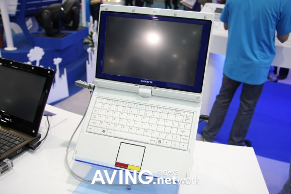 Gigabyte to display its fashionable netbook 'M912' transforming into a ...