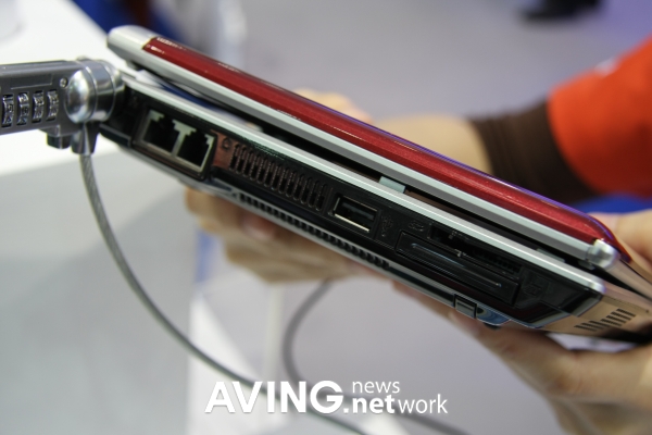 Gigabyte to display its fashionable netbook 'M912' transforming into a ...