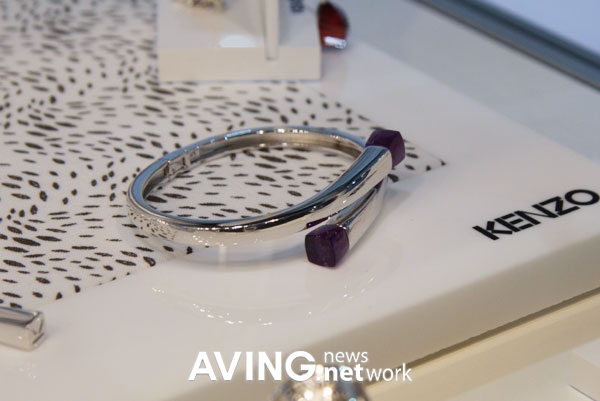 KENZO to showcase its jewelry collection featuring various graphic forms