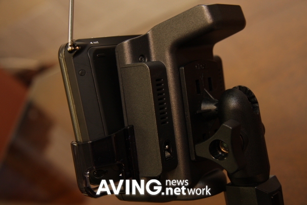 A slim navigation PMP device 'Tvus HM960' from Homecast