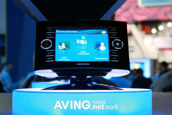 CRESTRON to introduce its new 6-inch touch panel 'TPS-6X'