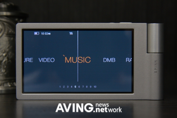 iriver's latest PMP 'Spinn' featuring a new analog wheel