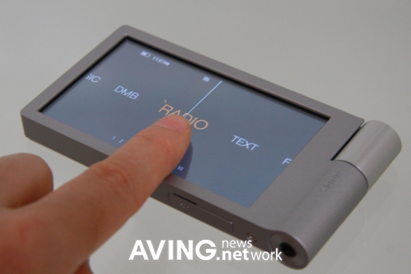 iriver's latest PMP 'Spinn' featuring a new analog wheel