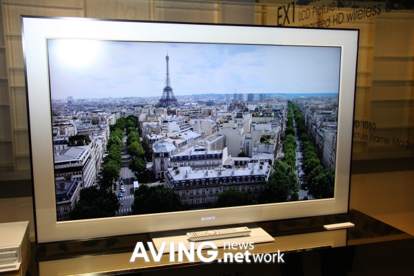 Sony to introduce the world's first LCD TV with HD wireless connectivity