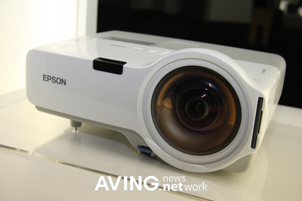 Epson to unveil its ultra-short focus projector 'EMP-400P'