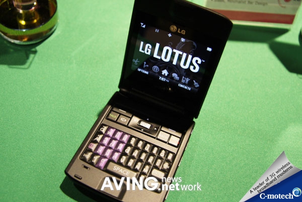 LG to showcase its clamshell qwerty handset 'Lotus' from Sprint