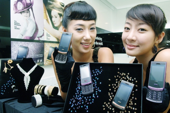 LG's new Secret phones available in Ruby Violet and Titan Gold