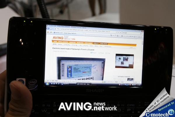 Willcom to display its Atom-based MID 'Willcom D4'