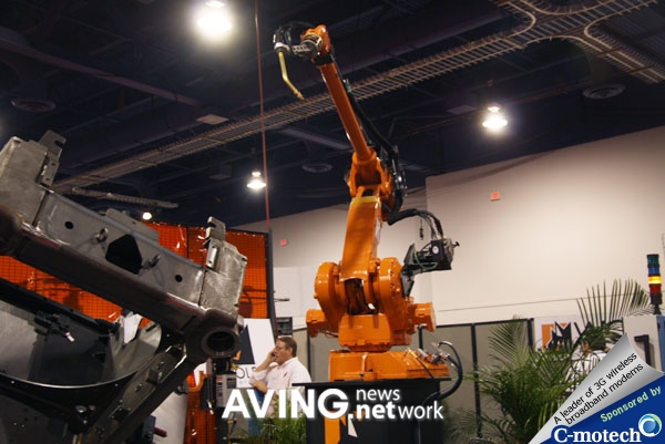 Wolf Robotics to exhibit its new welding positioner 'SkyHook Lift 5000'