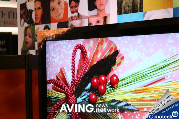 Hitachi to present a flat-panel TV matched to partition type stand