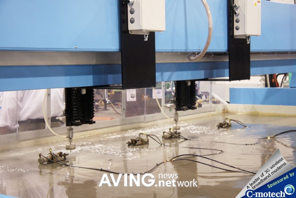 Jet Edge to introduce new mid rail gantry waterjet system