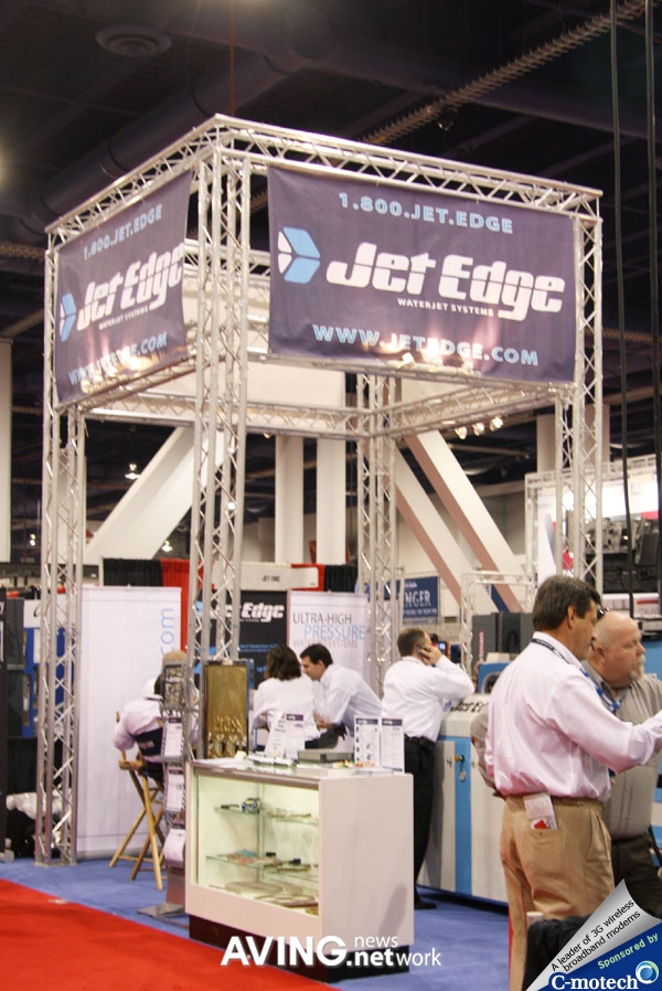 Jet Edge to introduce new mid rail gantry waterjet system